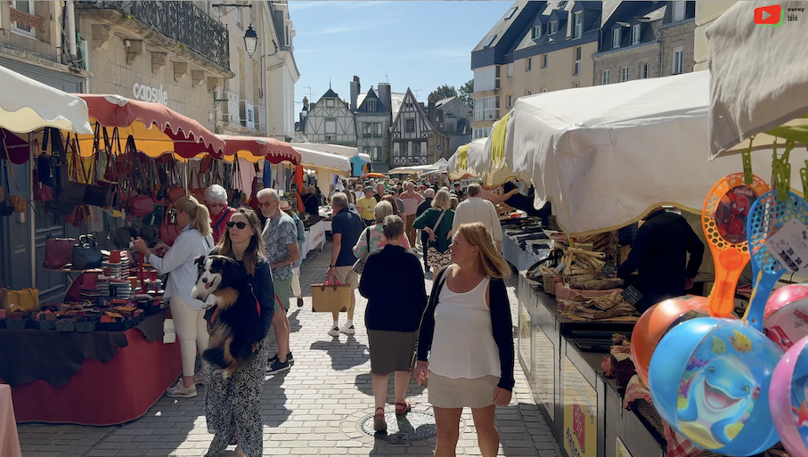 Auray | Le Bon Marché du Lundi - | Auray Télé